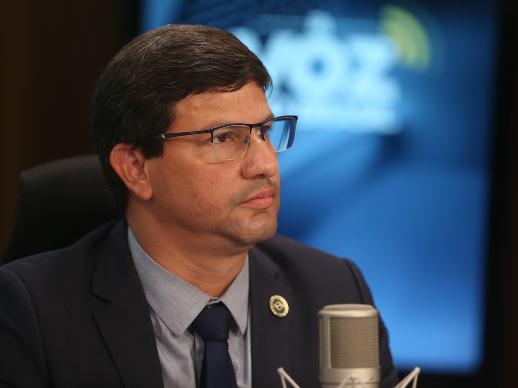 O ministro do Turismo, Carlos Brito, é o entrevistado do programa A Voz ... O ministro do Turismo, Carlos Brito, é o entrevistado do programa A Voz ...