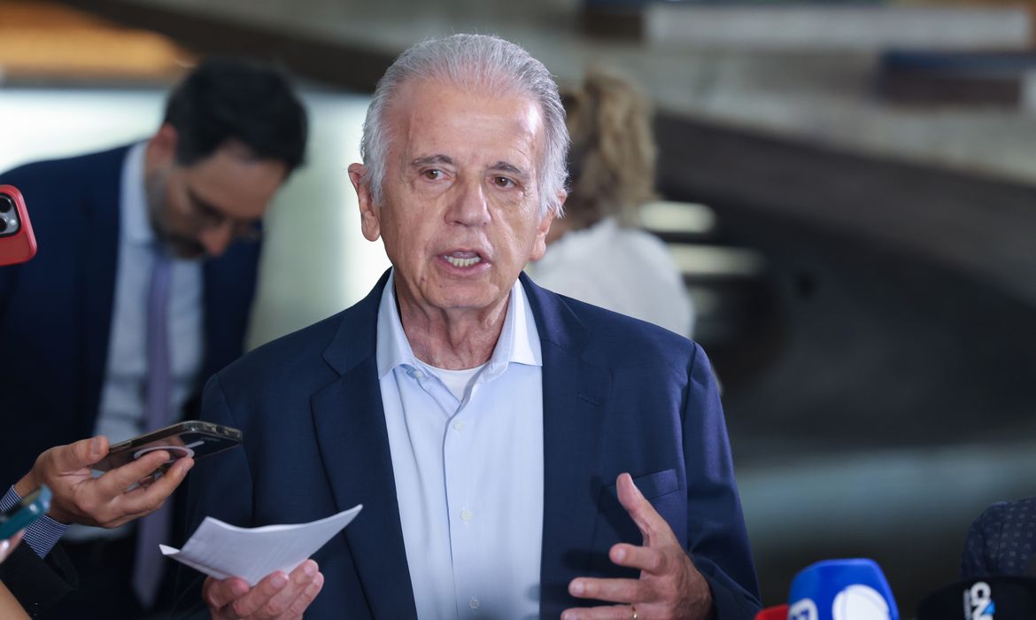 Defense Minister: Brazil–Venezuela border remains calm and open ...