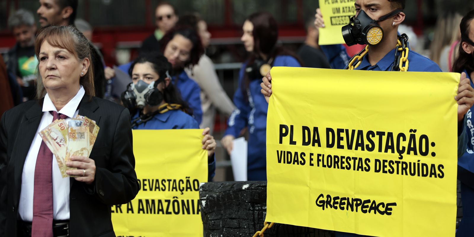 Ato do Greenpeace contra o PL 2159 | Agência Brasil