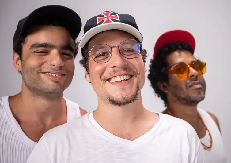 Chico Chico apresenta álbum Pomares | EBC Rádios