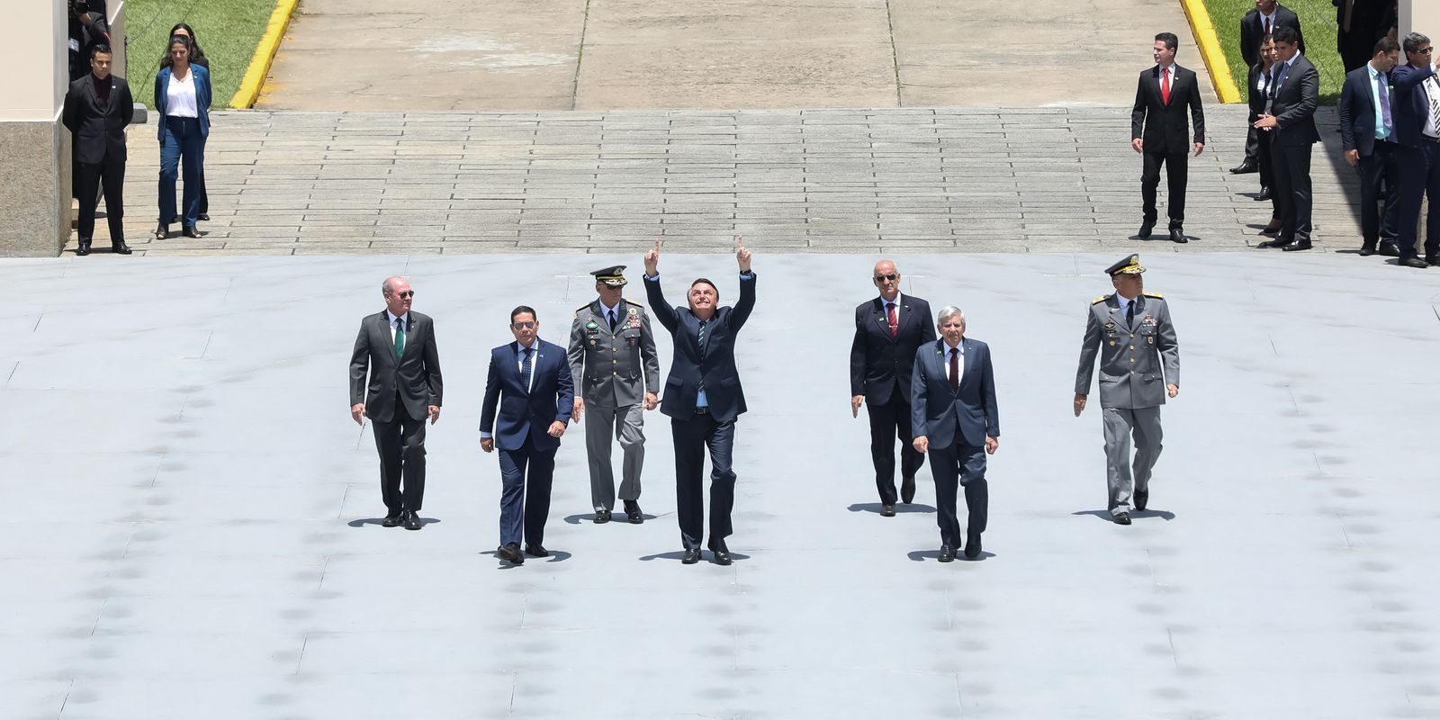 Entrega das espadas aos novos aspirantes na Aman | Agência Brasil