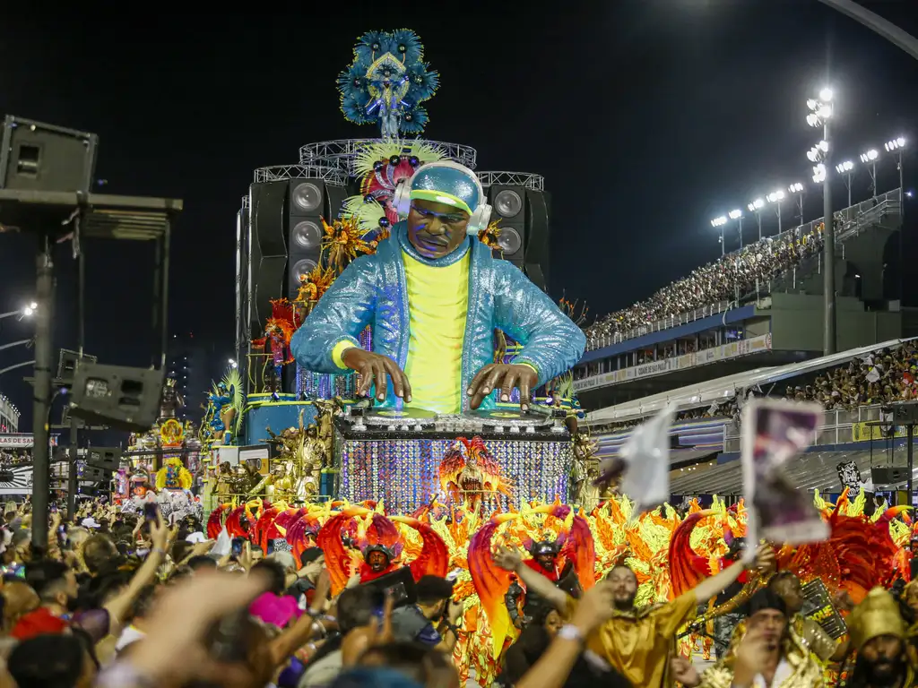 Veja imagens do segundo dia de desfile do carnaval de São Paulo