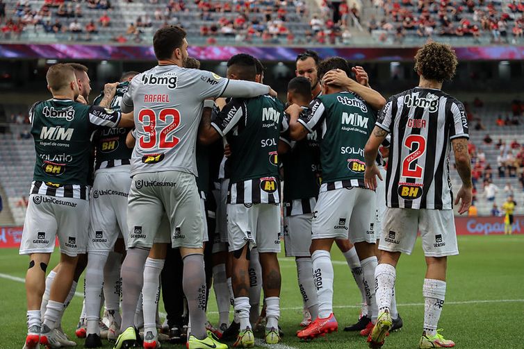 Atlético-MG vence o Athletico Paranaense e abre 11 pontos de vantagem ...