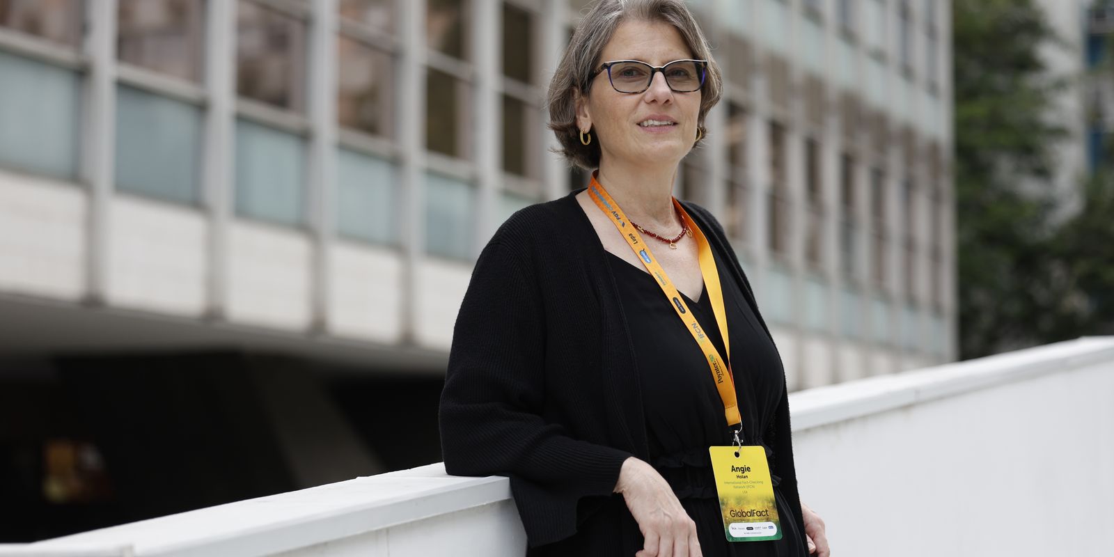 Entrevista com Angie Holan, diretora da International Fact-Checking ...